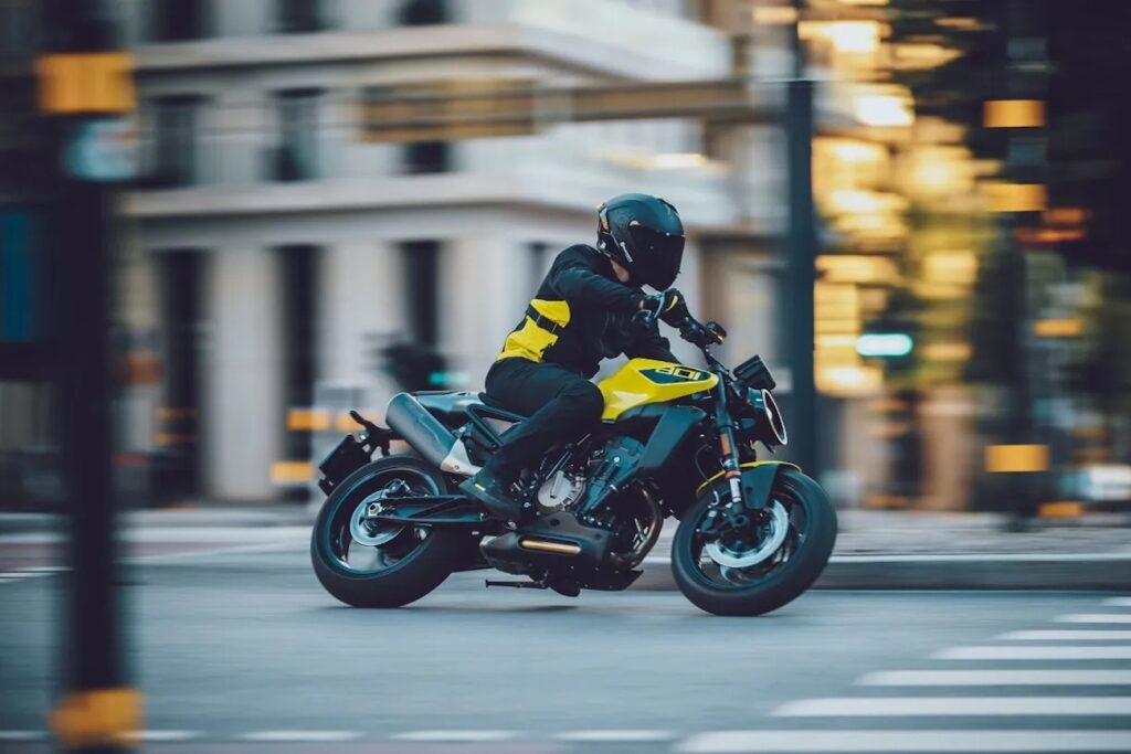 Check Out The New 2025 Husqvarna Vitpilen 801 | Wind Burned Eyes